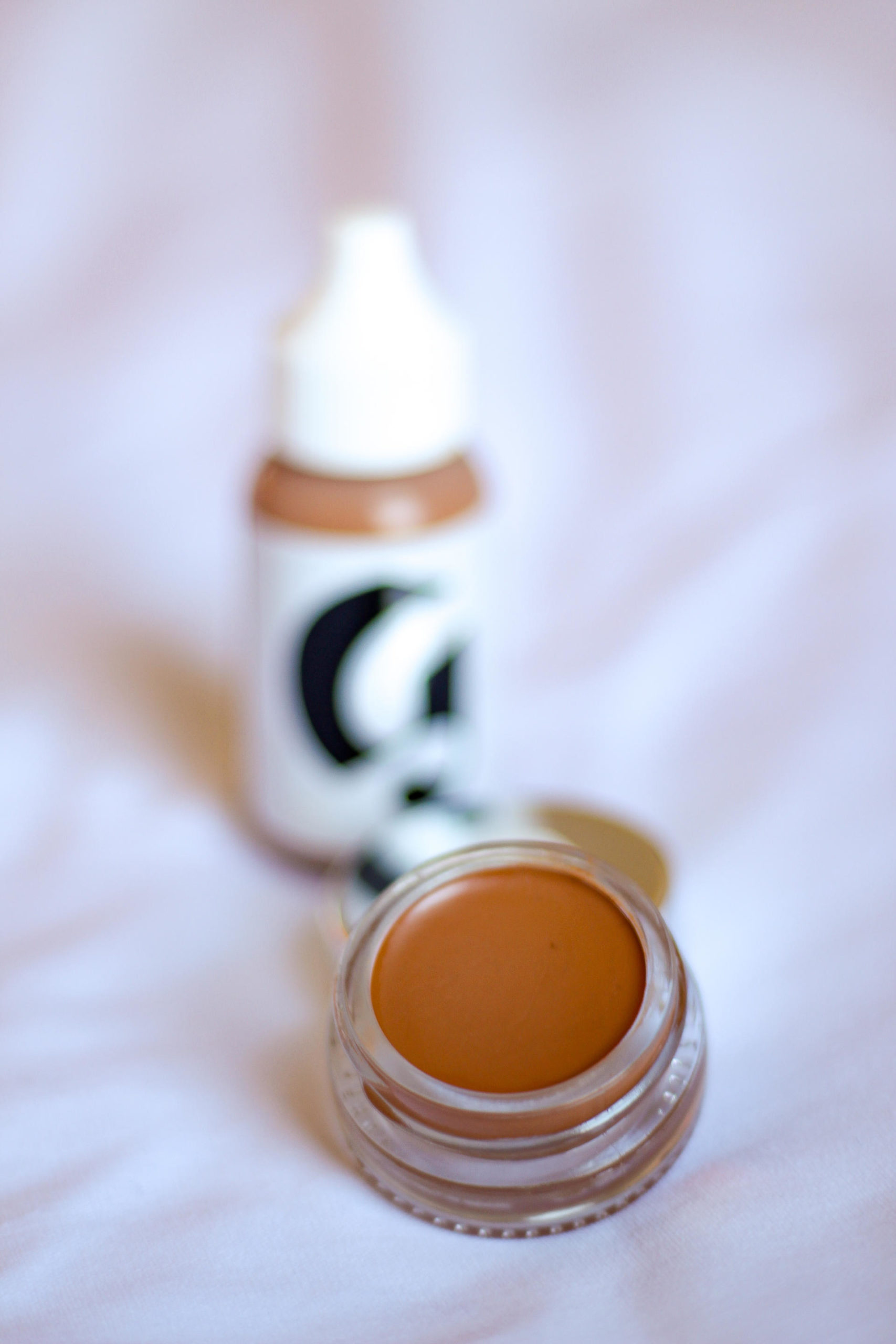 Glossier Skin Tint & Stretch Concealer Combo Oily - The Luxe Minimalist