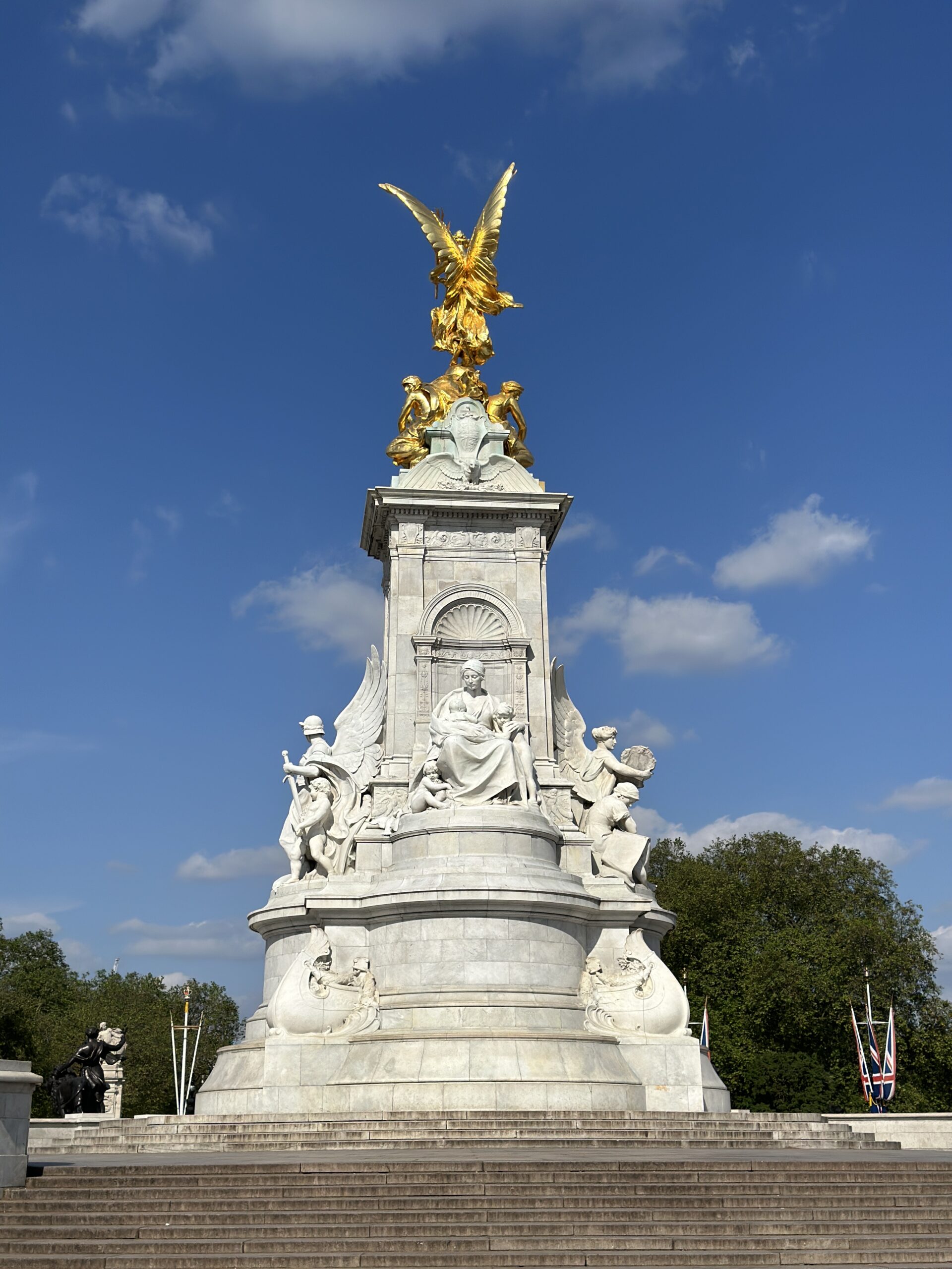 Travel Diary Day 1: Landing in London - The Luxe Minimalist